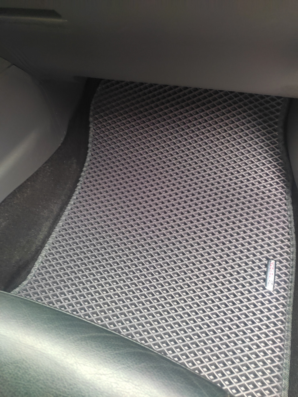 ковры EVA в салон авто — Toyota Prius Alpha, 1,8 л, 2013 года | тюнинг ...