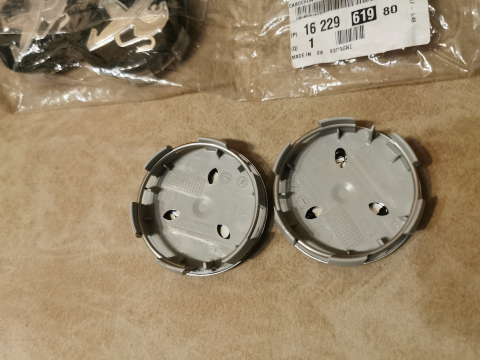 1622961980 Комплект колпаков декоративных с эмблемой, пластмассовые (4 ...