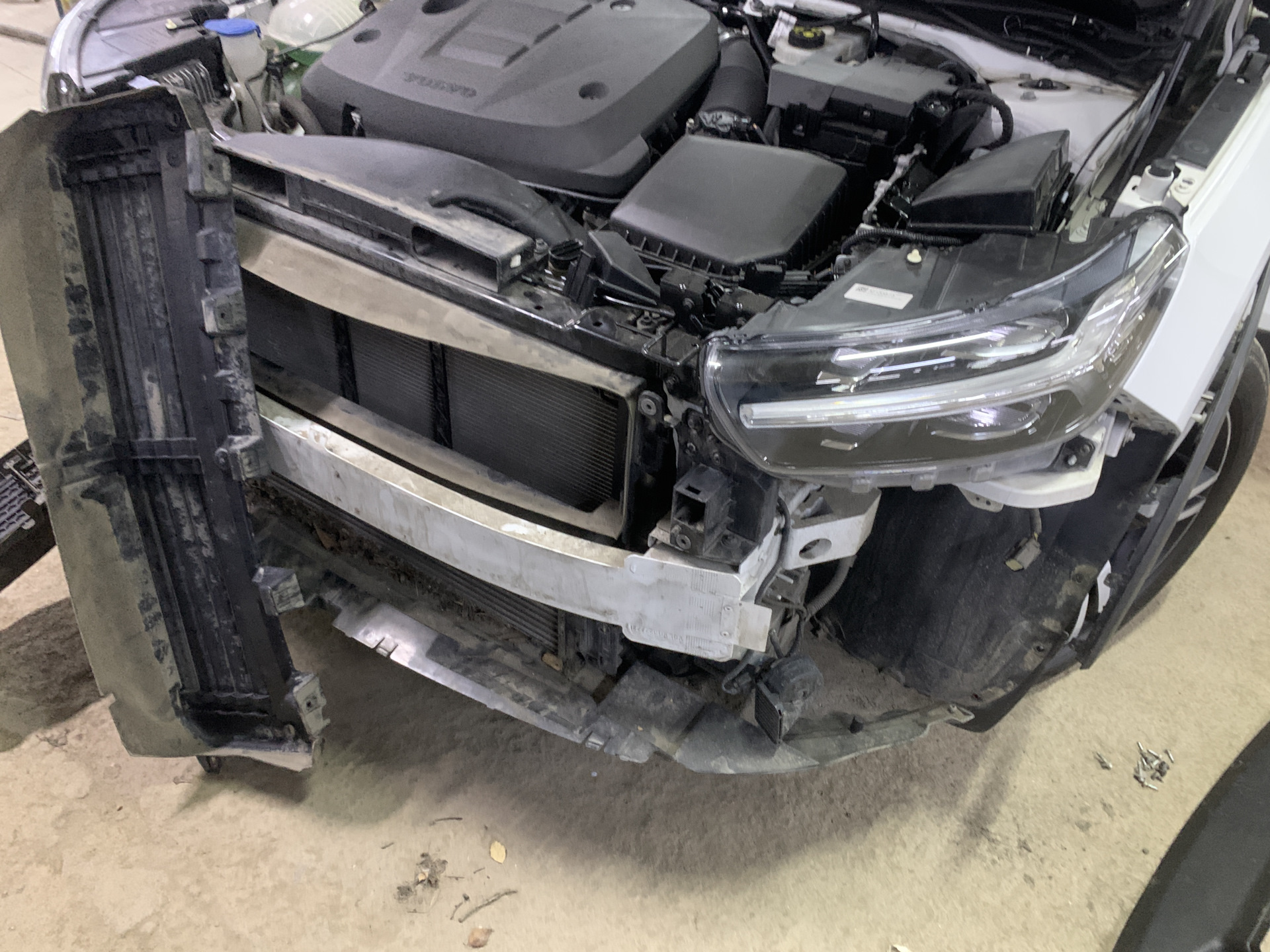 Шевелим жалюзи и подключаем VOC — Volvo XC40, 2 л, 2019 года | своими ...