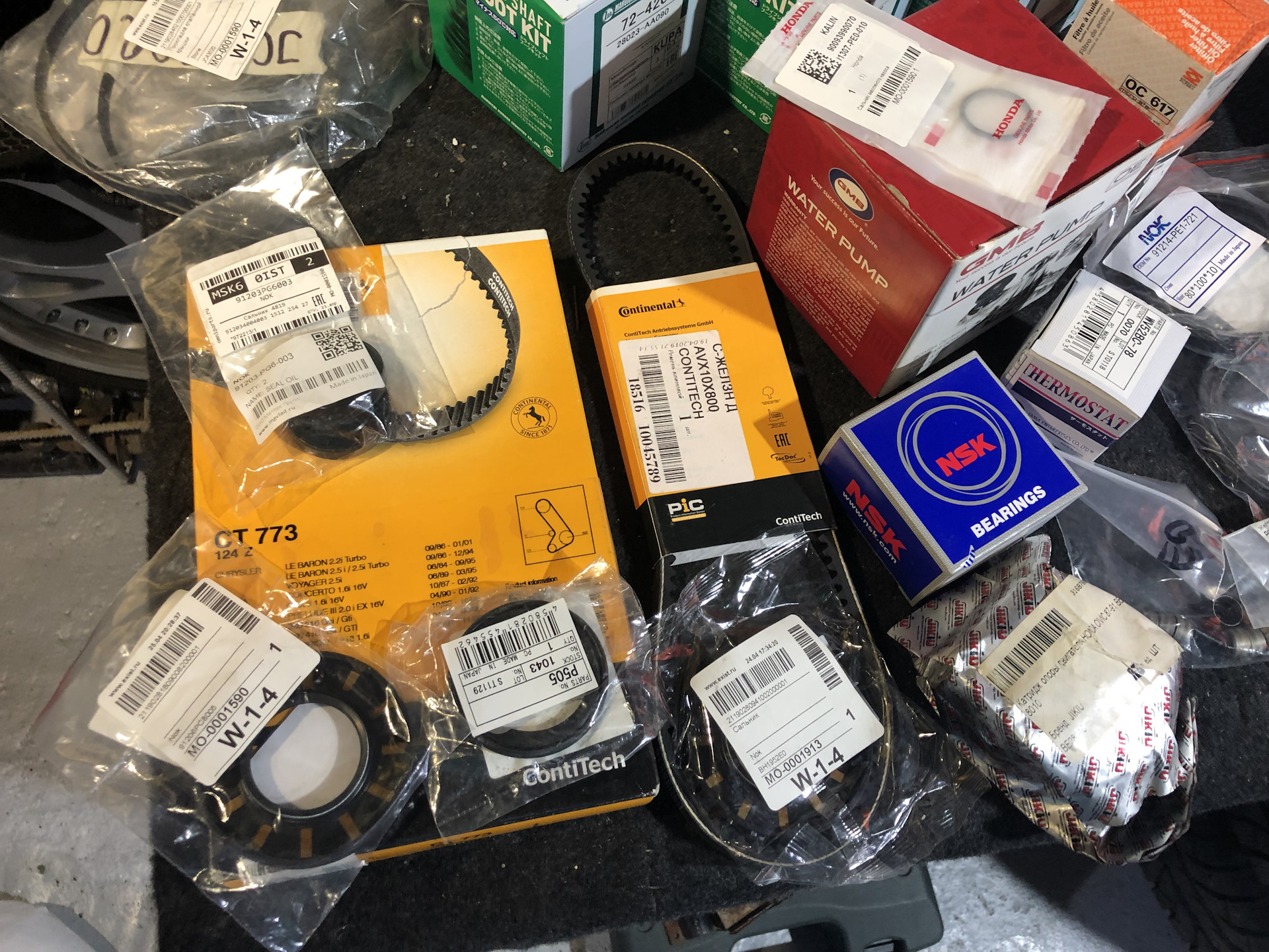 Door storage pockets iIlluminated. — Volvo XC70 III, 3 л, 2012 года ...