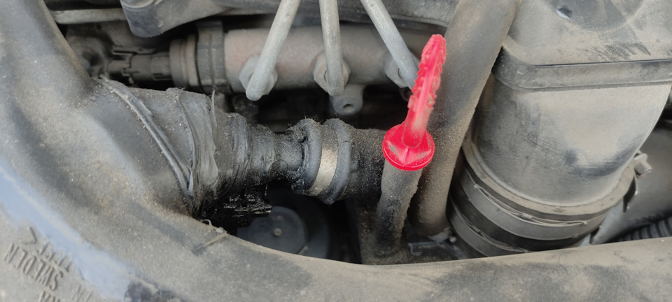 Замена патрубка — Volvo XC70 III, 2,4 л, 2008 года | визит на сервис ...