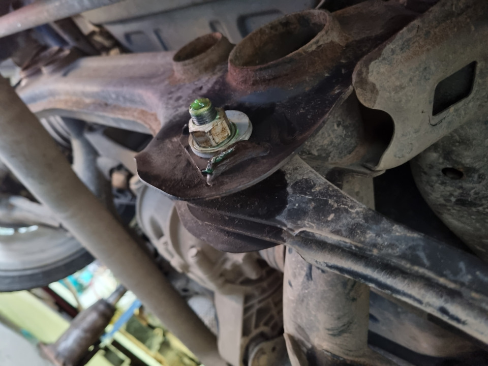 Развальные болты замена — Volkswagen Touareg (2G), 3 л, 2013 года ...