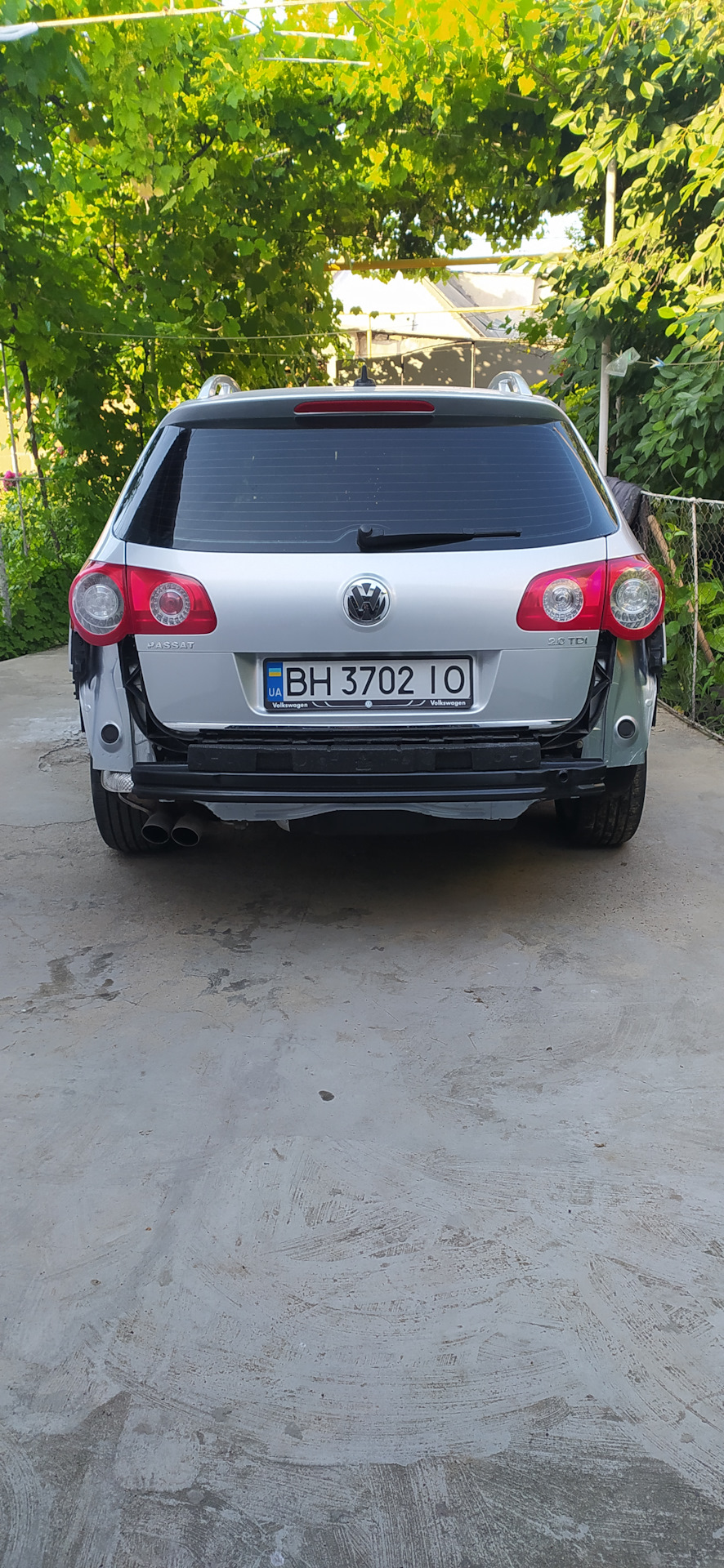 Двойной выхлоп — Volkswagen Passat Variant (B6), 2 л, 2010 года | стайлинг | DRIVE2