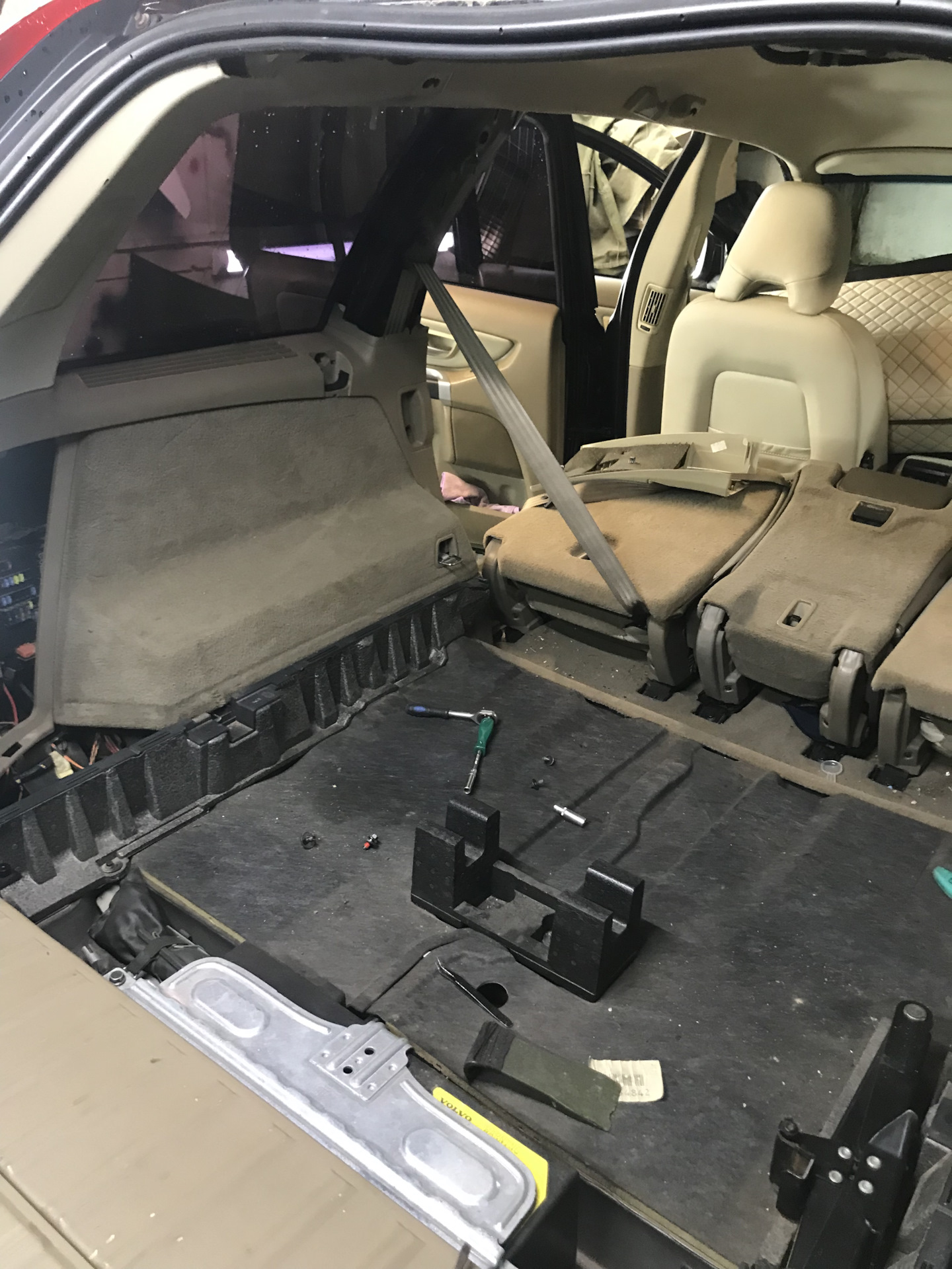 Добавляем басс в багажник — Volvo XC90 (1G), 2,5 л, 2007 года ...
