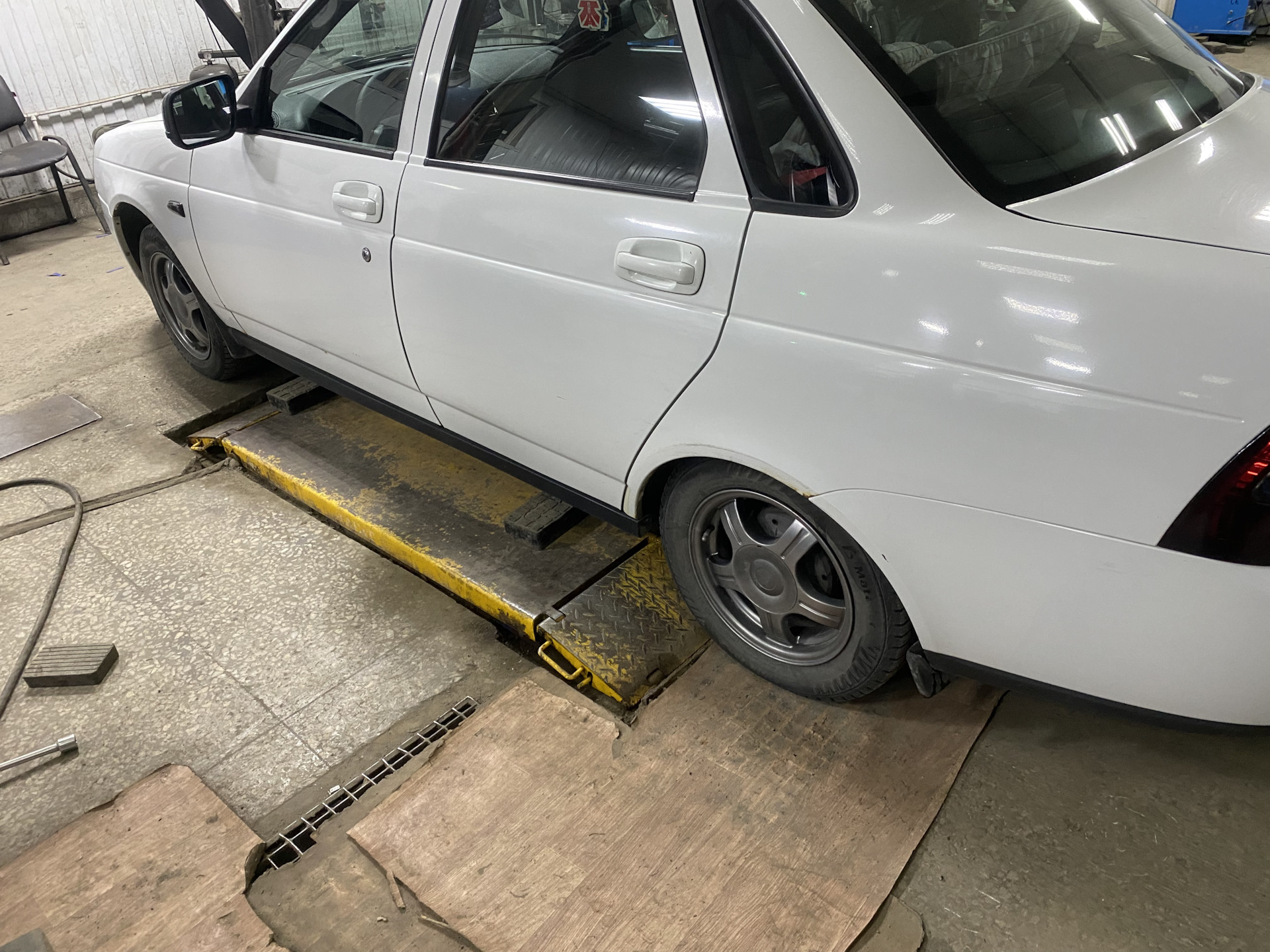 Диски R17 ET-43 7,5j — Lada Приора седан, 1,6 л, 2011 года | колёсные ...