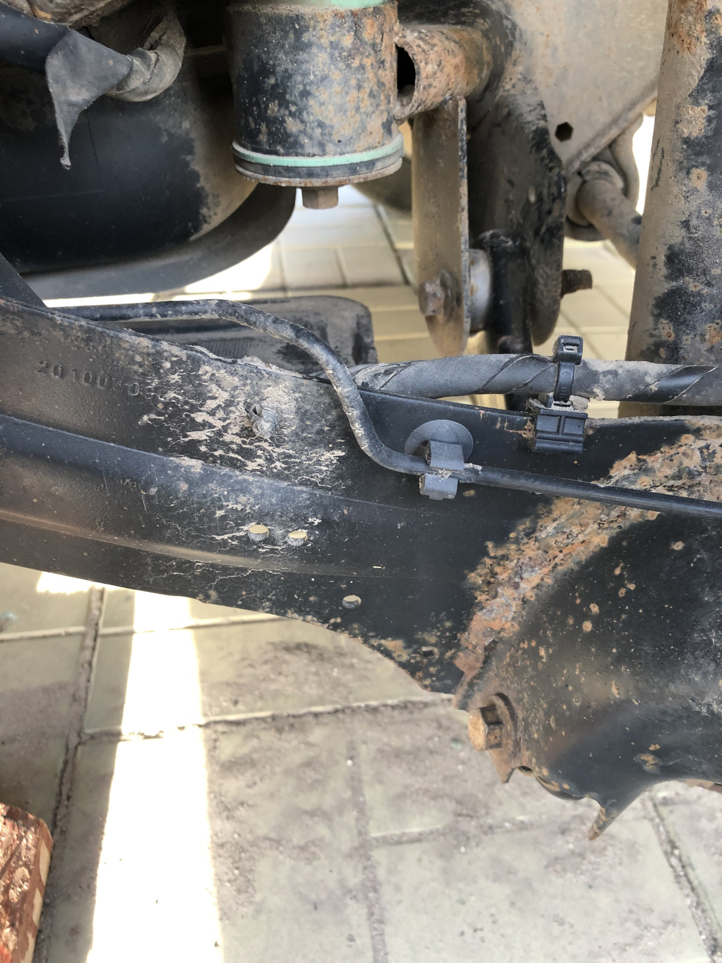 Задние аэродинамические щитки — Volvo XC70 III, 2,4 л, 2010 года ...