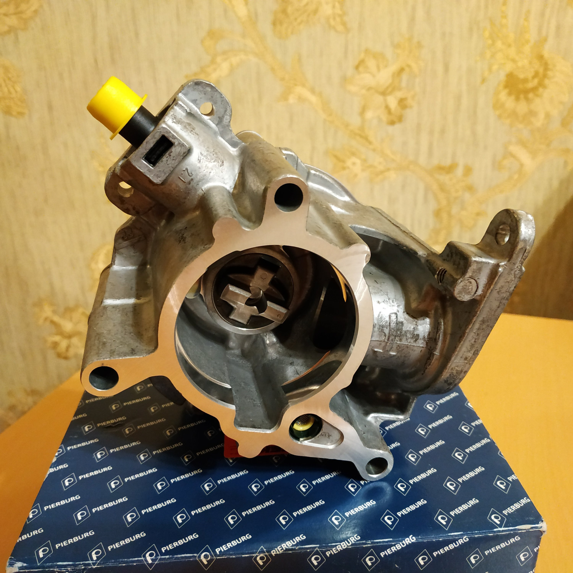 Замена вакуумного насоса — Audi A4 Avant (B8), 1,8 л, 2009 года ...