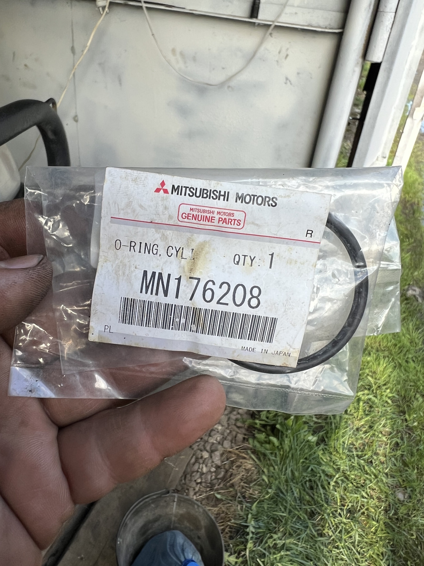 Замена уплотнителя крышки распредвала — Mitsubishi Pajero Sport (1G), 3 ...