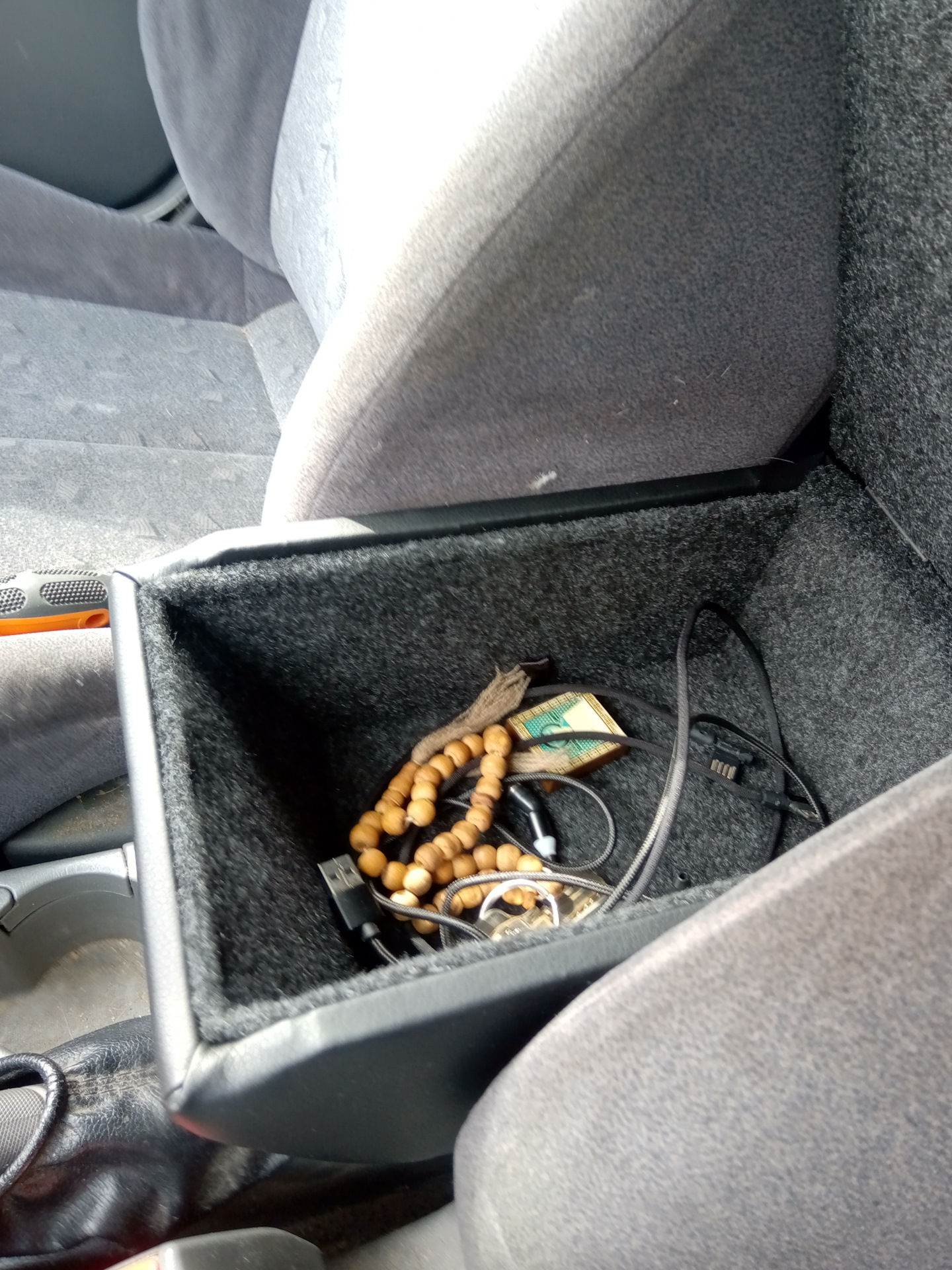 подлокотник — KIA Spectra, 1,6 л, 2007 года | аксессуары | DRIVE2
