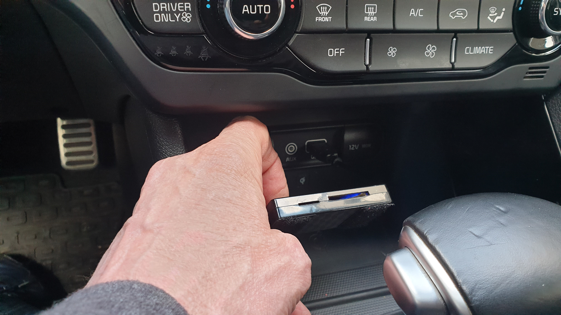 Увеличиваем количество USB — KIA Niro (1G), 1,6 л, 2017 года | автозвук ...