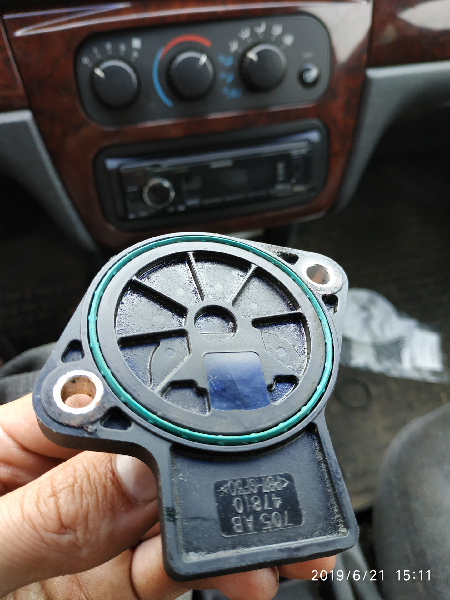 Замена прокладки датчика распредвала — Chrysler Sebring (2G), 2,4 л ...