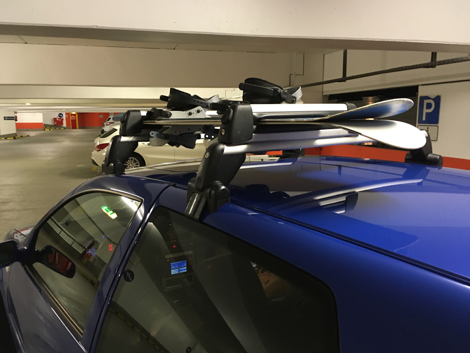 Багажник на крышу + держатели лыж и сноубордов — Volkswagen Golf Mk4, 1 ...