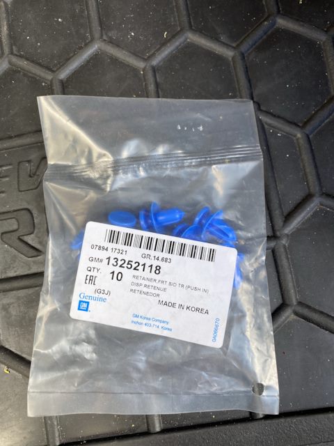 13252118 Фиксатор панели двери GM | Запчасти на DRIVE2