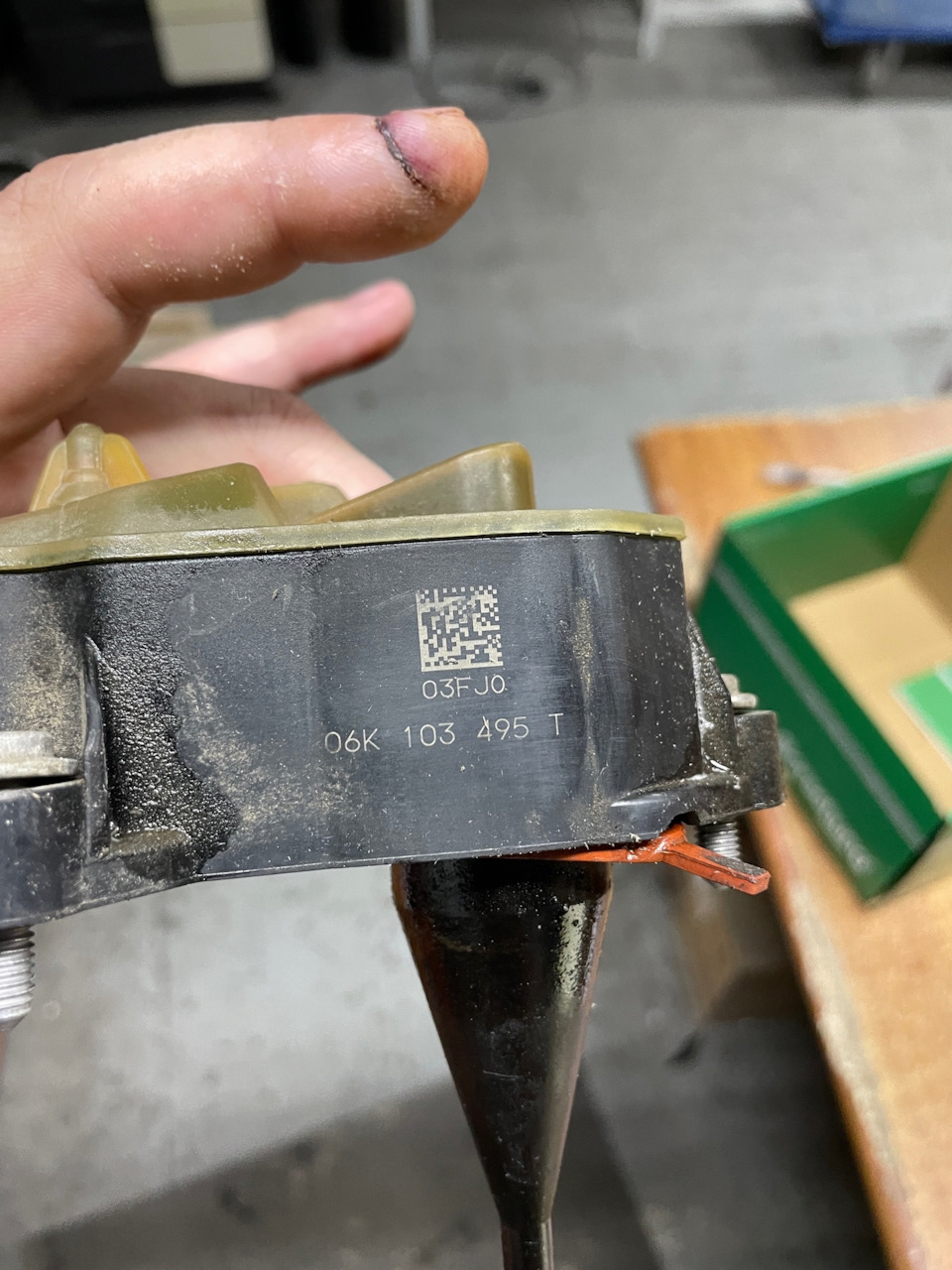 06K103495T Клапан, отвода воздуха из картера VAG | Запчасти на DRIVE2