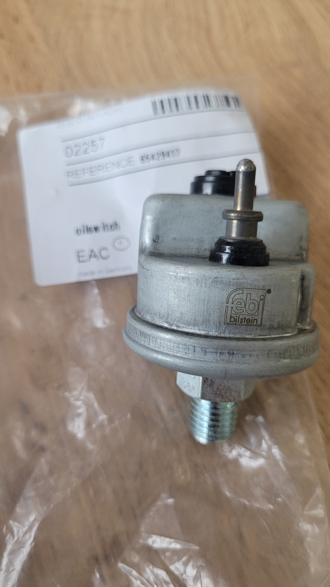 Замена датчика давления масла — Mercedes-Benz E-class (W124), 2,3 л ...