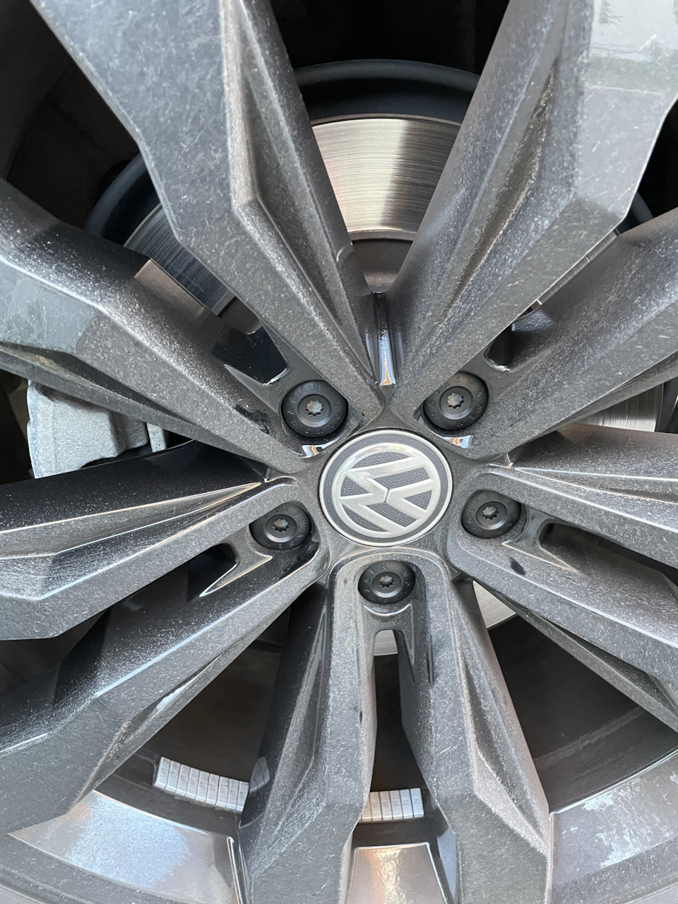 Колпачки колесных болтов Vag — Volkswagen Touareg (3G), 2 л, 2019 года ...