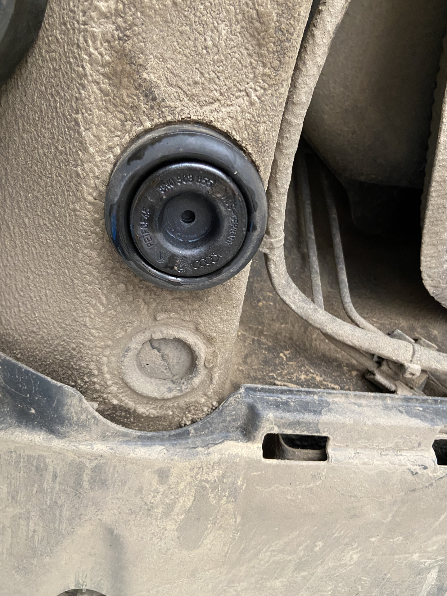 [35] КолёсОмонтаж. Опоры VAG 8N0804583, 8N0803855. Защита топливных ...