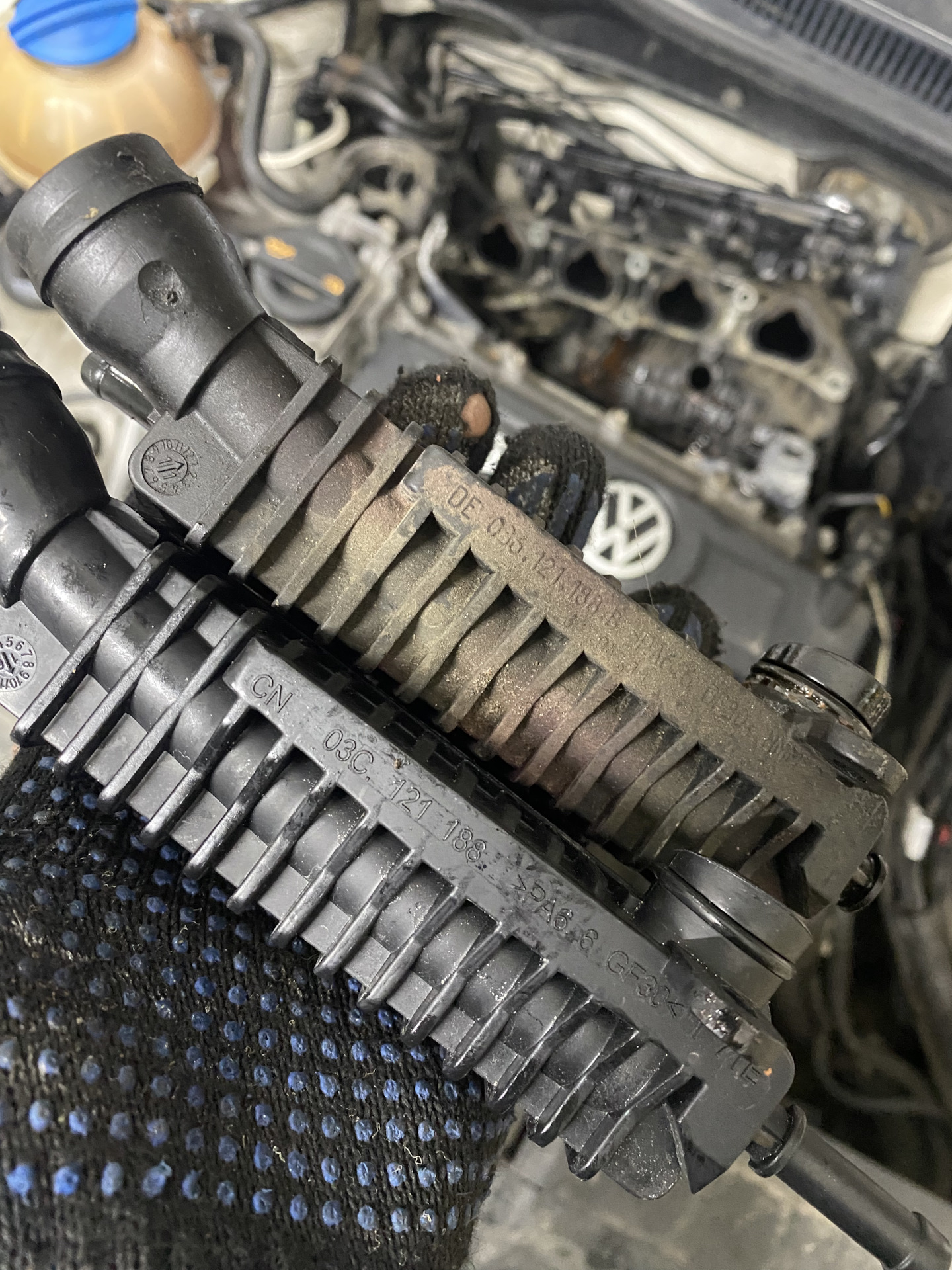 Замена теплообменника/обогревателя картерных газов — Volkswagen Polo ...