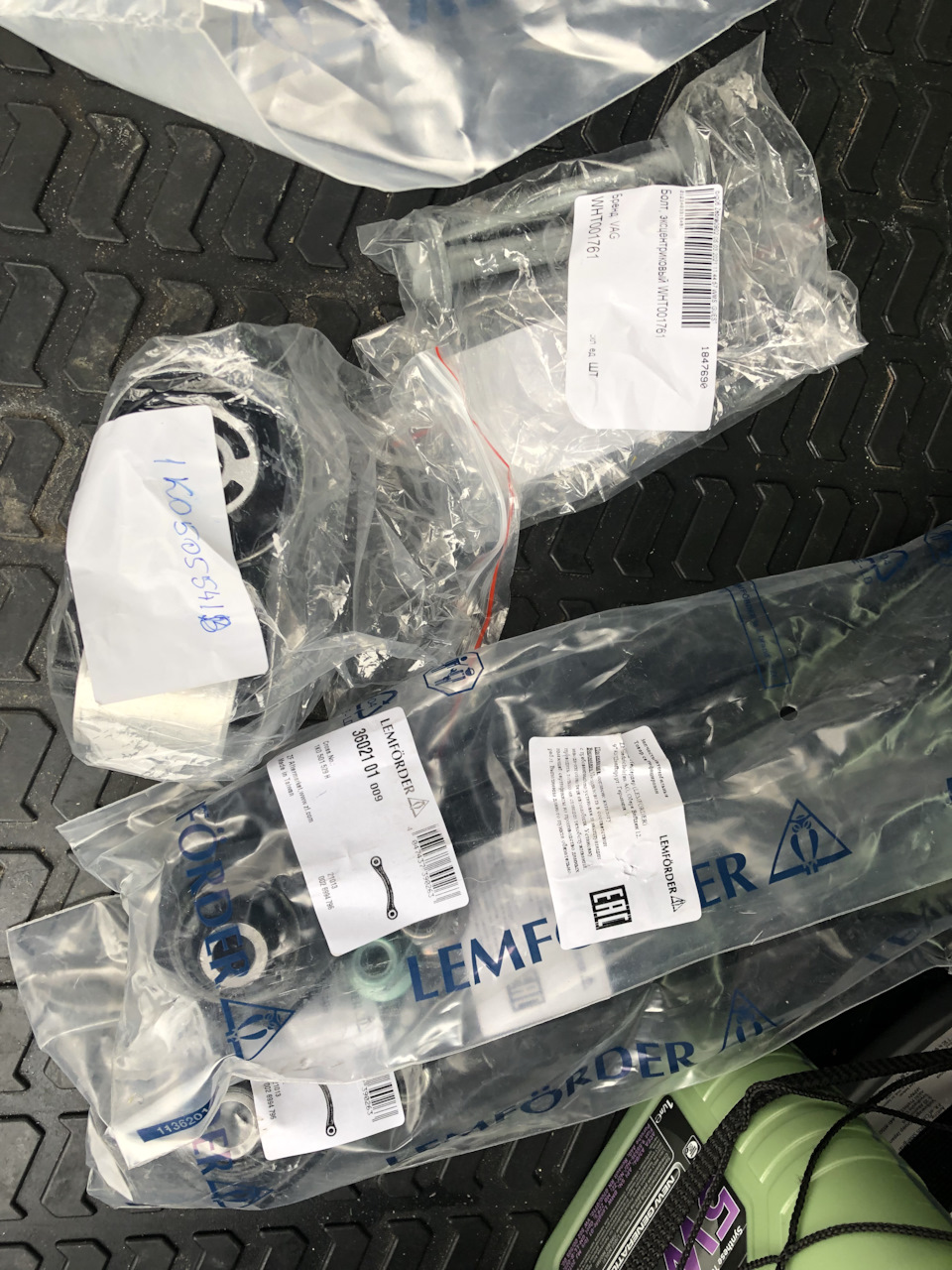 WHT001761 Эксцентриковый болт M12X1,5X90 VAG | Запчасти на DRIVE2