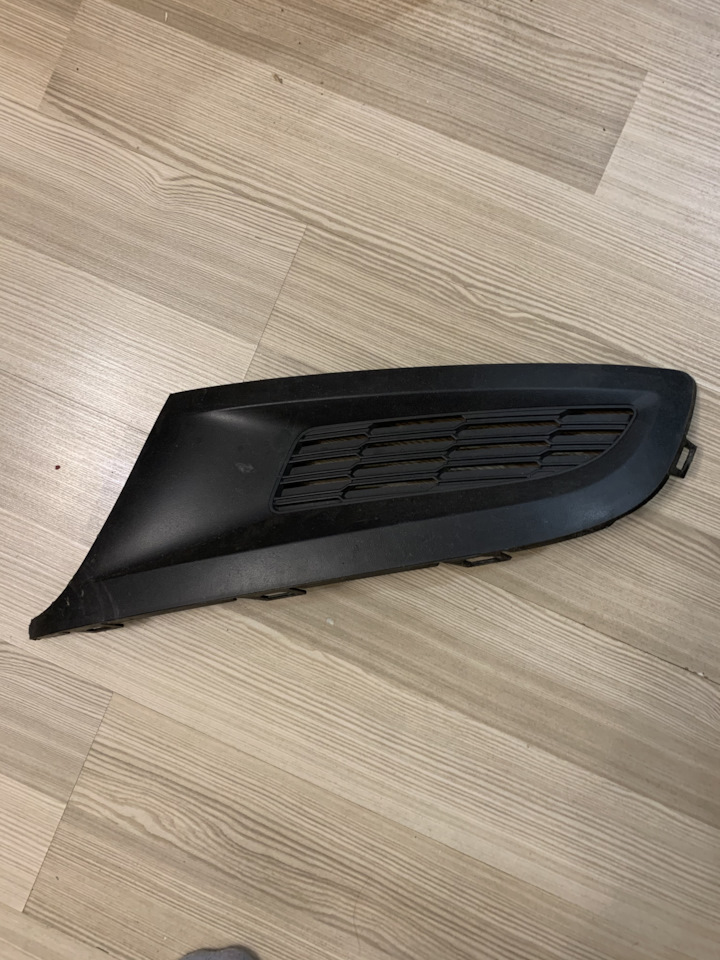 6R0853665C Решетка бампера Volkswagen VAG | Запчасти на DRIVE2