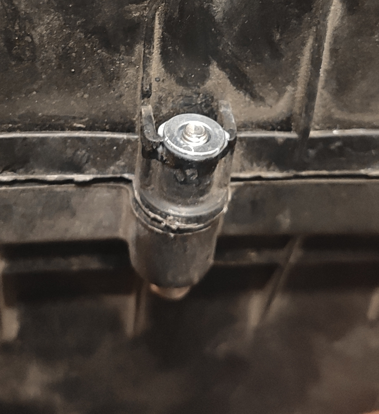 Бодилифт корпуса воздушного фильтра — Volvo XC60 (1G), 2,4 л, 2012 года ...