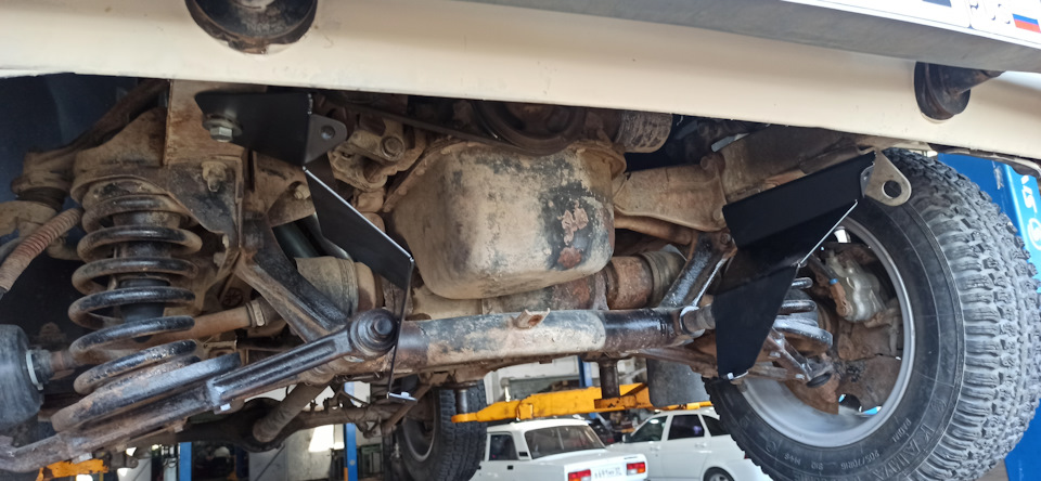 Защита двигателя — Lada 4x4 3D, 1,7 л, 2004 года | запчасти | DRIVE2