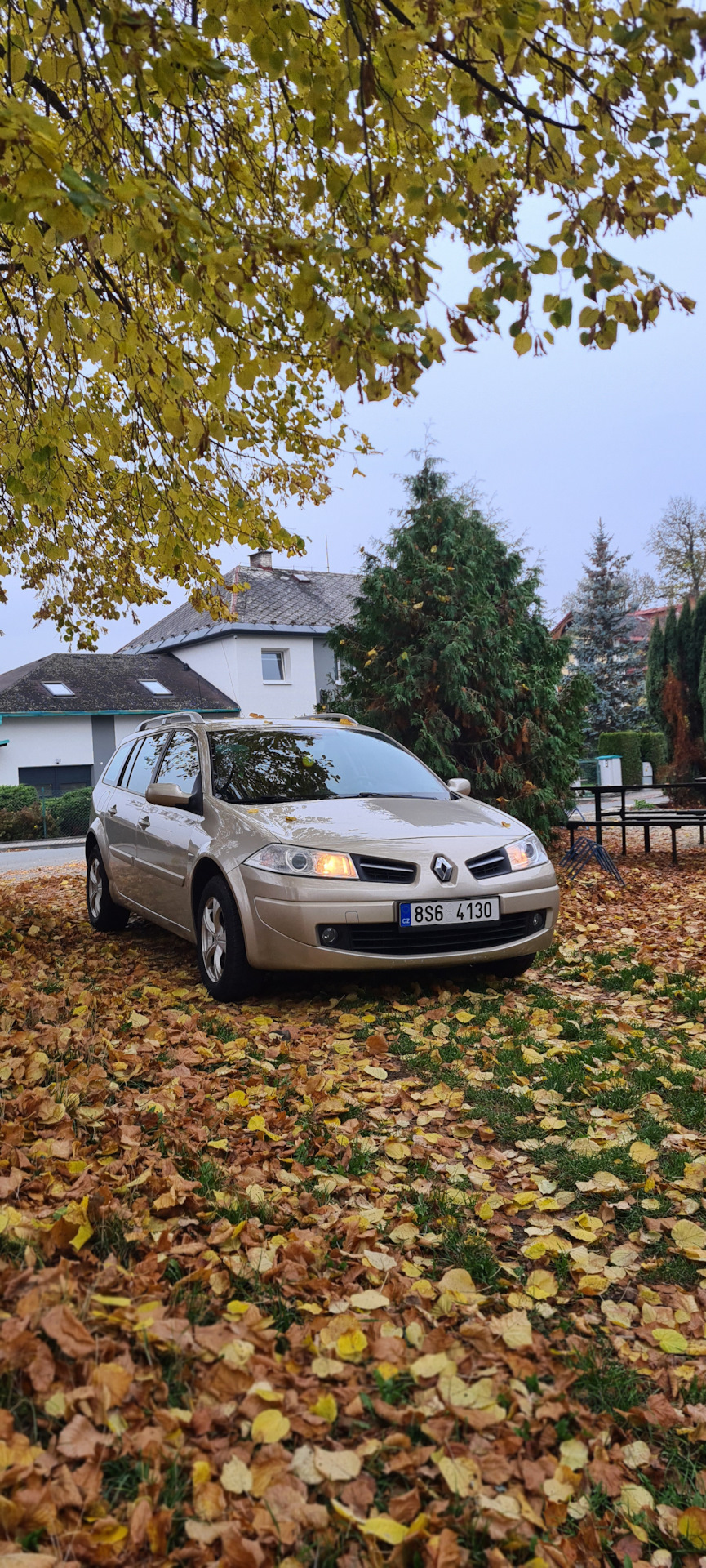 Дальний в пол-накала — Renault Megane II, 1,6 л, 2008 года | аксессуары | DRIVE2
