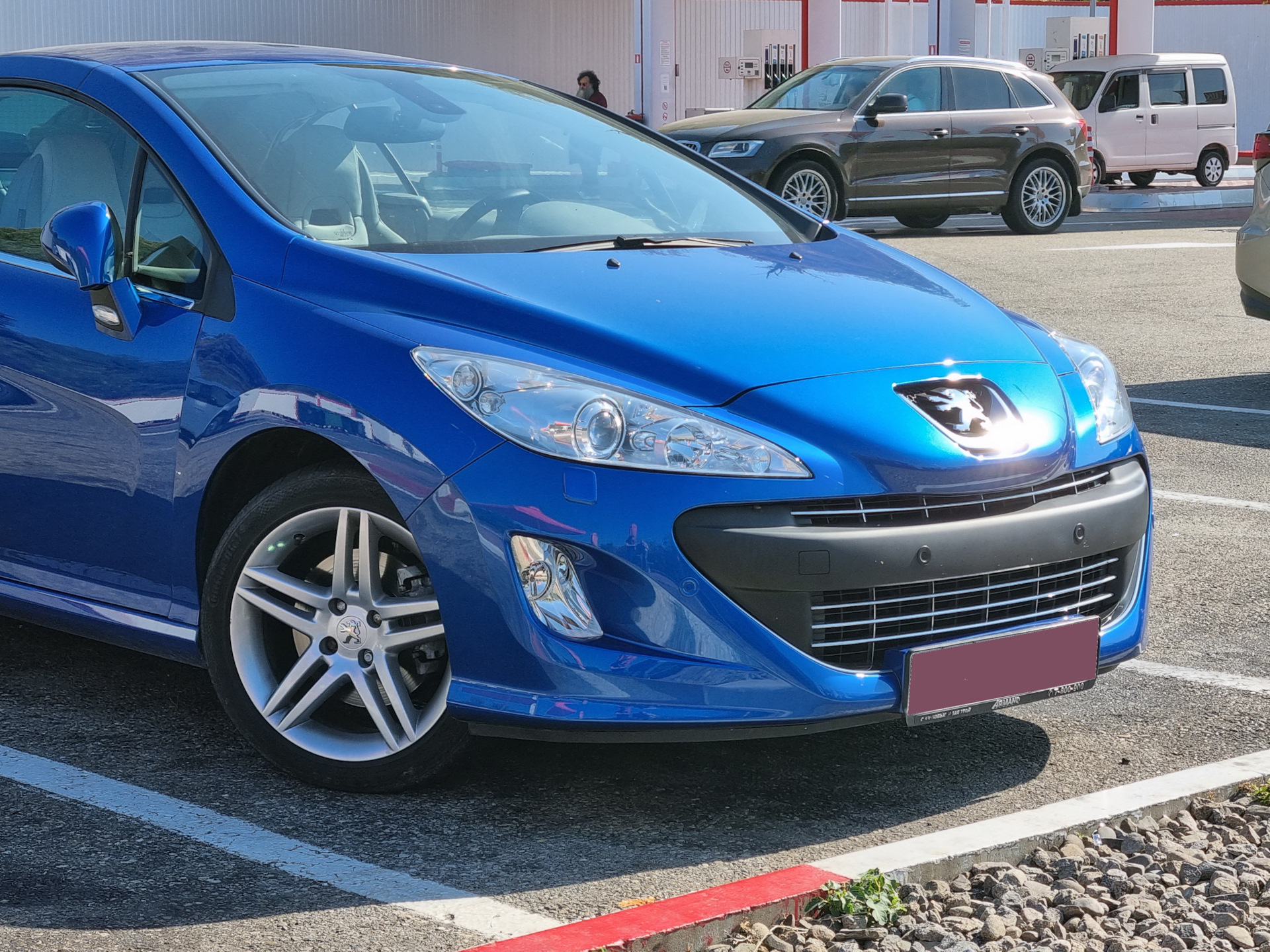 Кабриолет и полноразмерное запасное колесо — Peugeot 308 CC, 1,6 л, 2010 года | колёсные диски ...