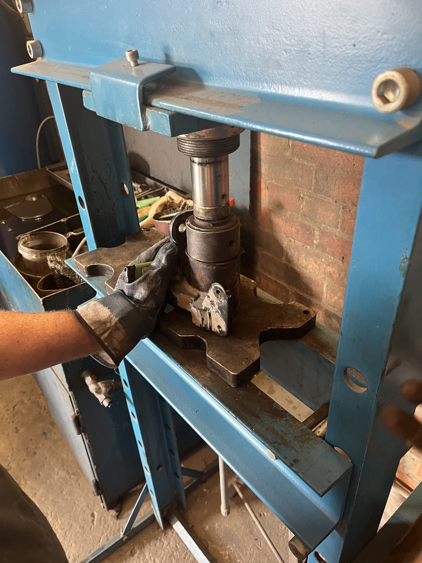 Замена масла и левой подушки — Toyota RAV4 (III), 2 л, 2007 года ...