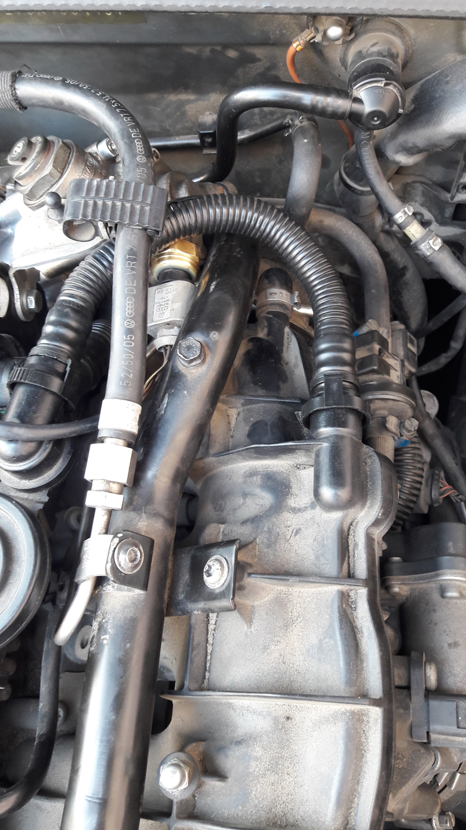 Проставка тнвд, блок управления топливным насосом установлены, поломка трубки pvc — Audi A4 (B7 ...