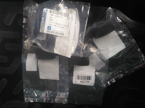 13166379 Крюк богажного отсека GM | Запчасти на DRIVE2