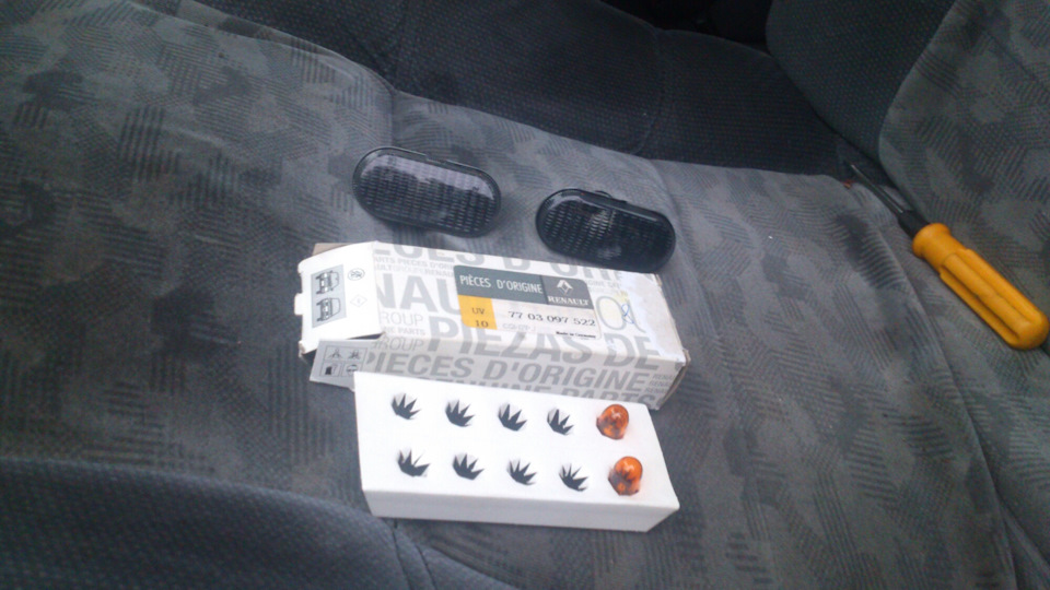 7703097522 Лампа бокового указат поворота RENAULT | Запчасти на DRIVE2