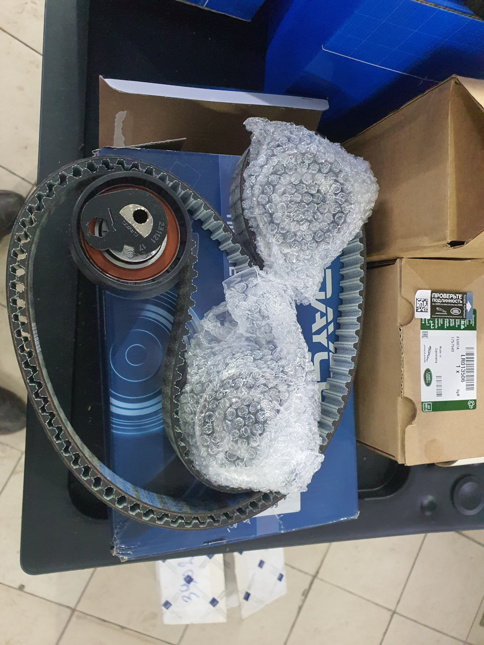 KTB399 ПАРАЗИТНЫЙ / ВЕДУЩИЙ РОЛИК, ЗУБЧАТЫЙ РЕМЕНЬ DAYCO | Запчасти на ...