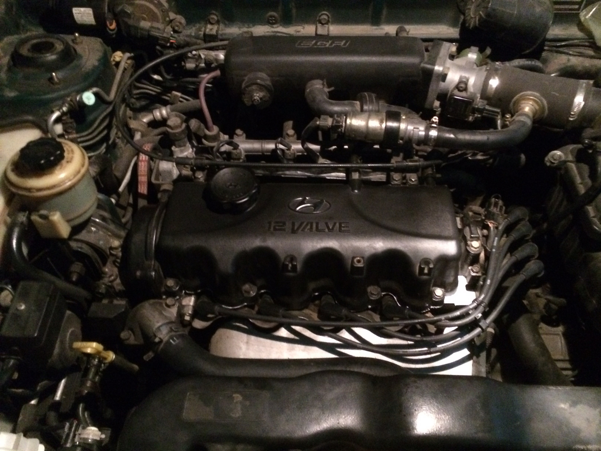 Клапанная крышка + герметик — Hyundai Accent (1G), 1,5 л., 1995 года ...