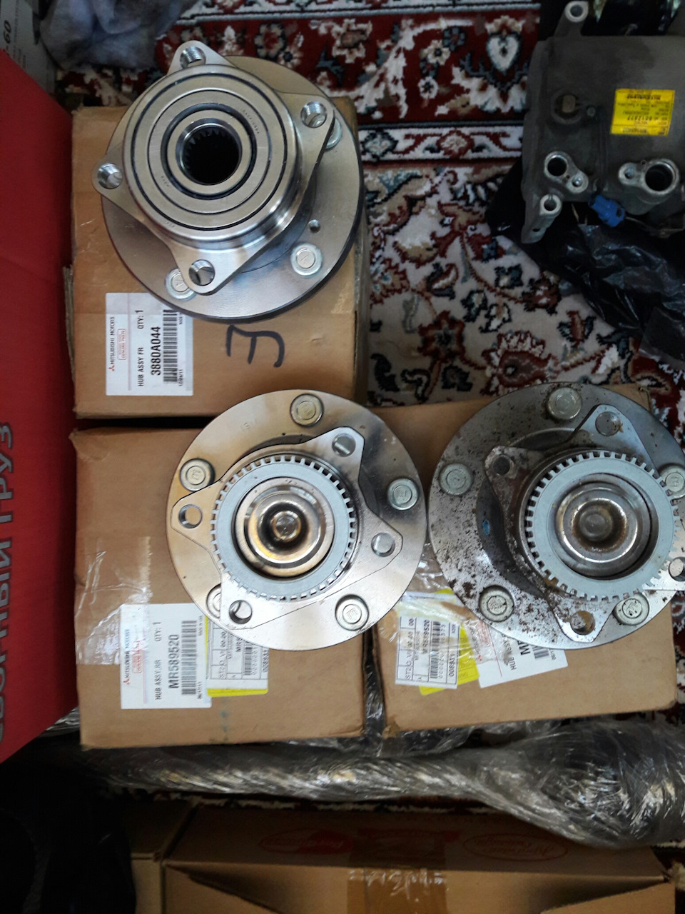 MR589520 Ступица заднего колеса в сборе Mitsubishi | Запчасти на DRIVE2