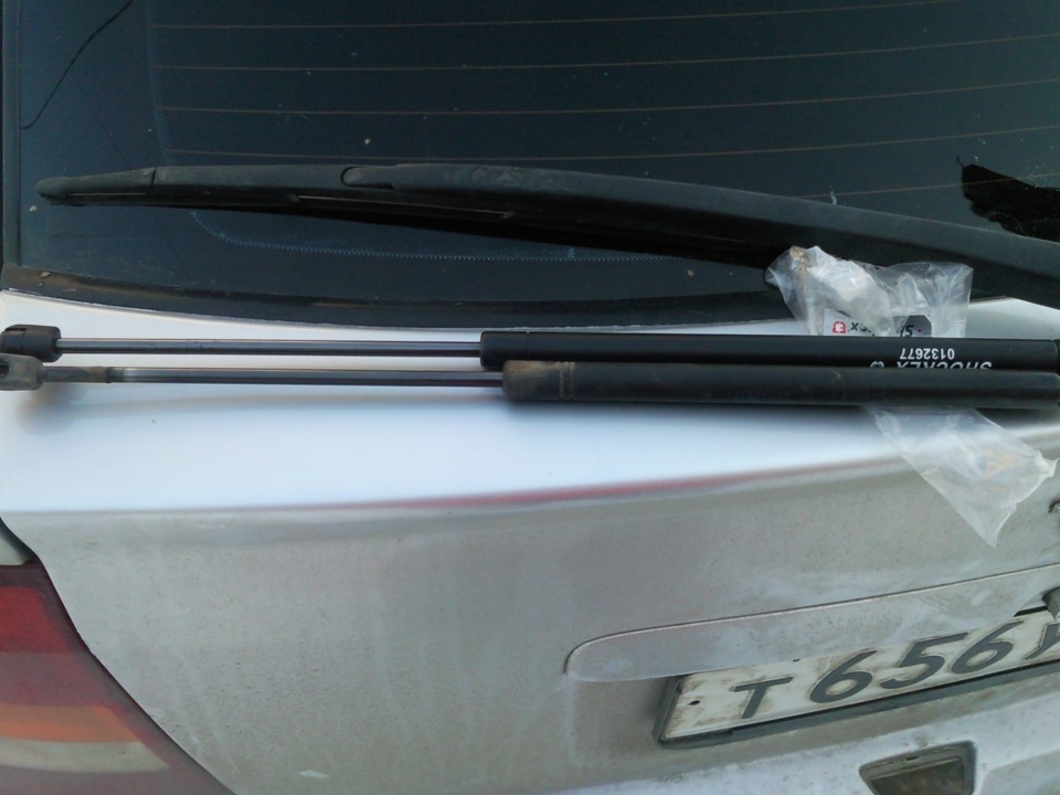 Амортизаторы для багажника 2. — Opel Astra G, 1,6 л, 2001 года ...