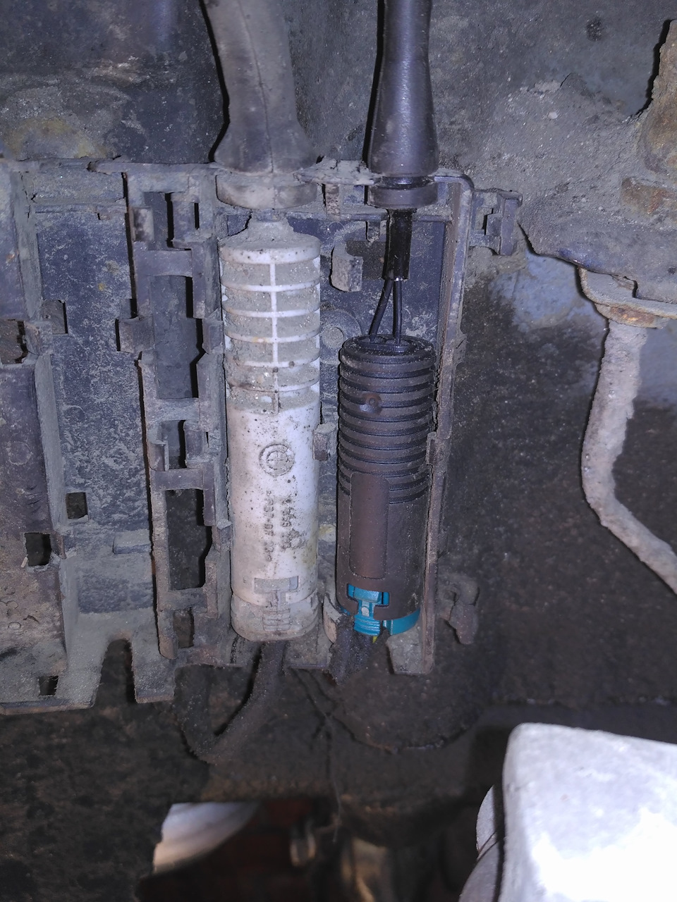 Ремонт разъёма ABS и датчика износа колодок — BMW 5 series (E39), 4,4 л ...