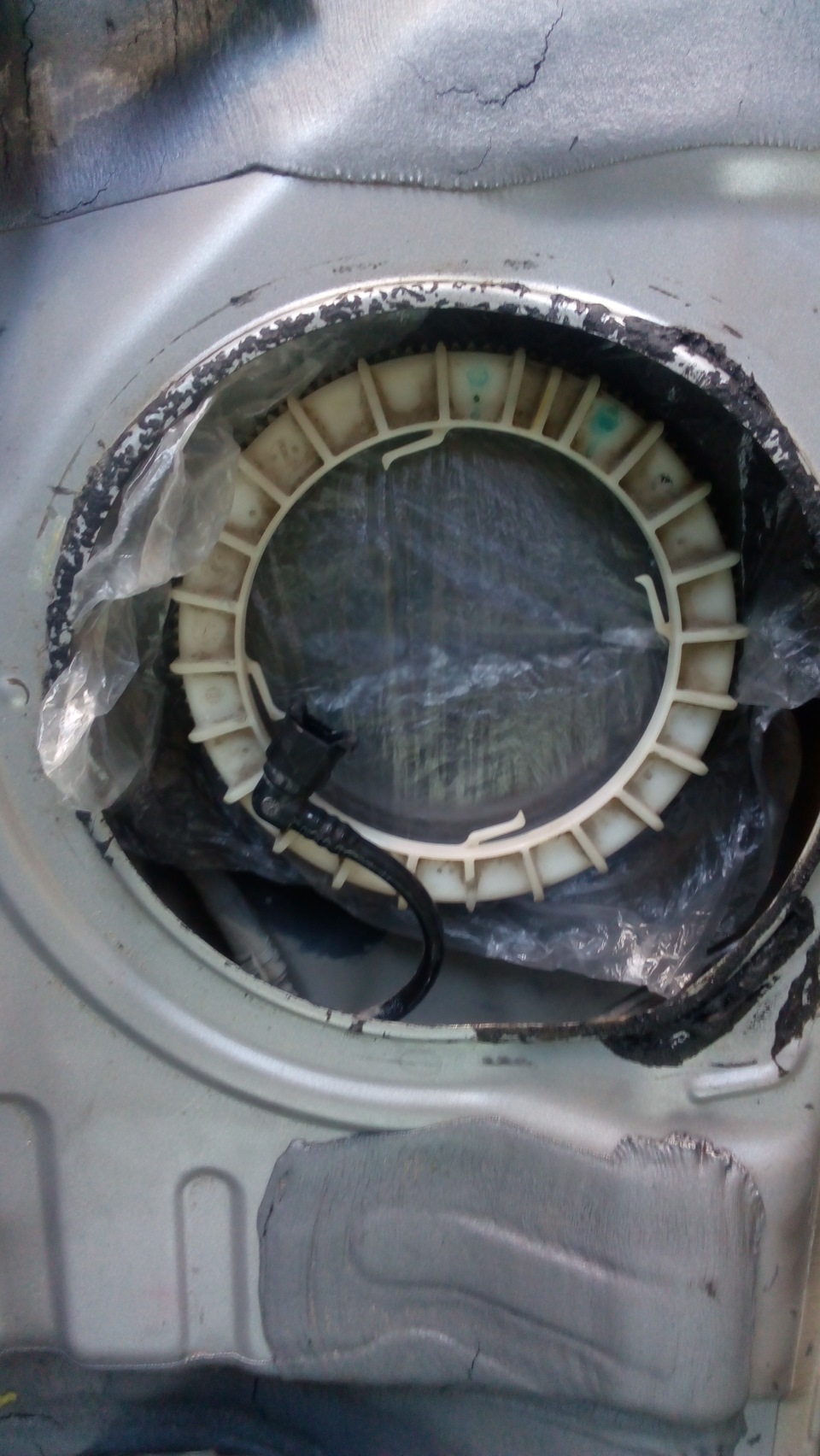 Замена топливного фильтра — Toyota Prius (20), 1,5 л, 2005 года ...