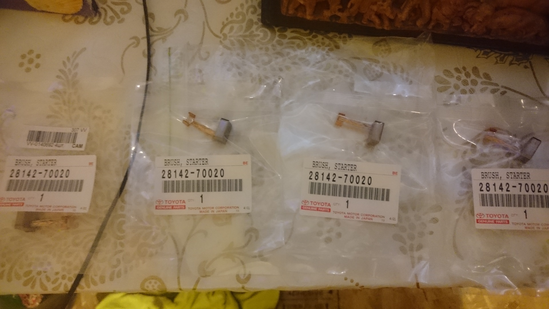 Щетки стартера. Оригинал 28142-70020 — Toyota Cresta (80), 2 л, 1990 ...