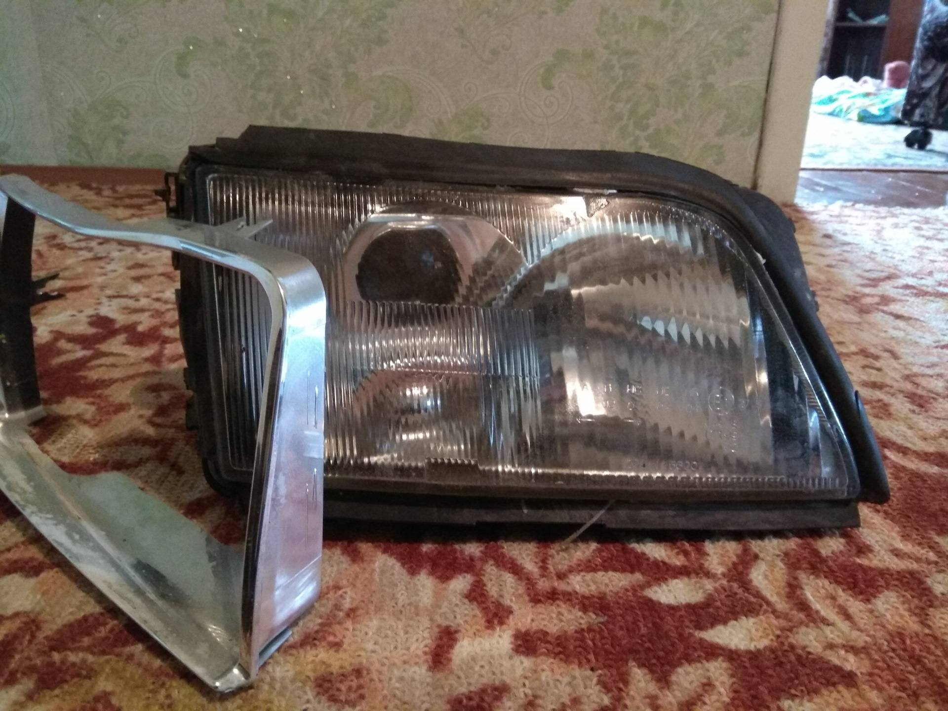 Замена фары — Audi A6 (C4), 2,8 л, 1996 года | своими руками | DRIVE2