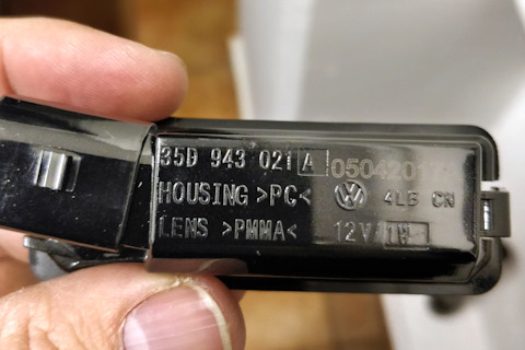 1K8943021 Фонарь освещения номерного знака VAG | Запчасти на DRIVE2