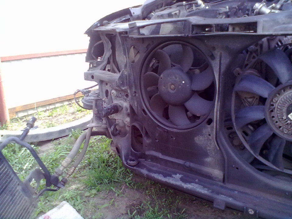 Замена радиатора — Volkswagen Passat B5, 1,6 л, 1997 года | своими ...