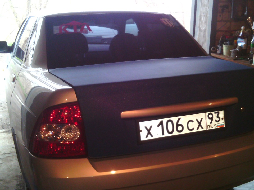 Обтяжка багажника в алмазную крошку — Lada Приора седан, 1,6 л, 2007 ...