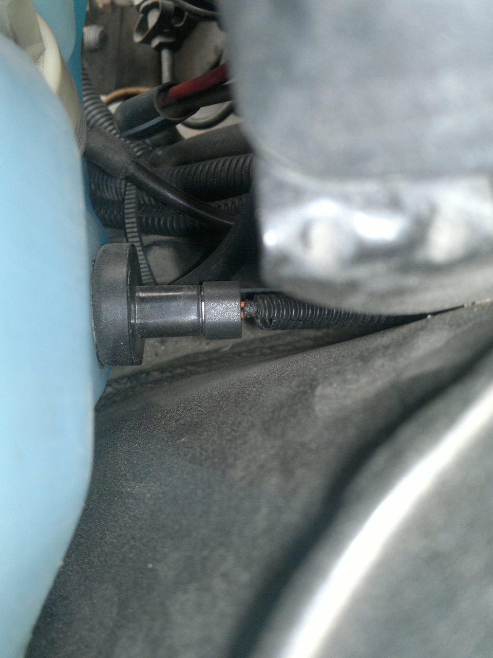 Датчик уровня в бачке омывателя — Volkswagen Passat B3, 1,8 л, 1990 ...