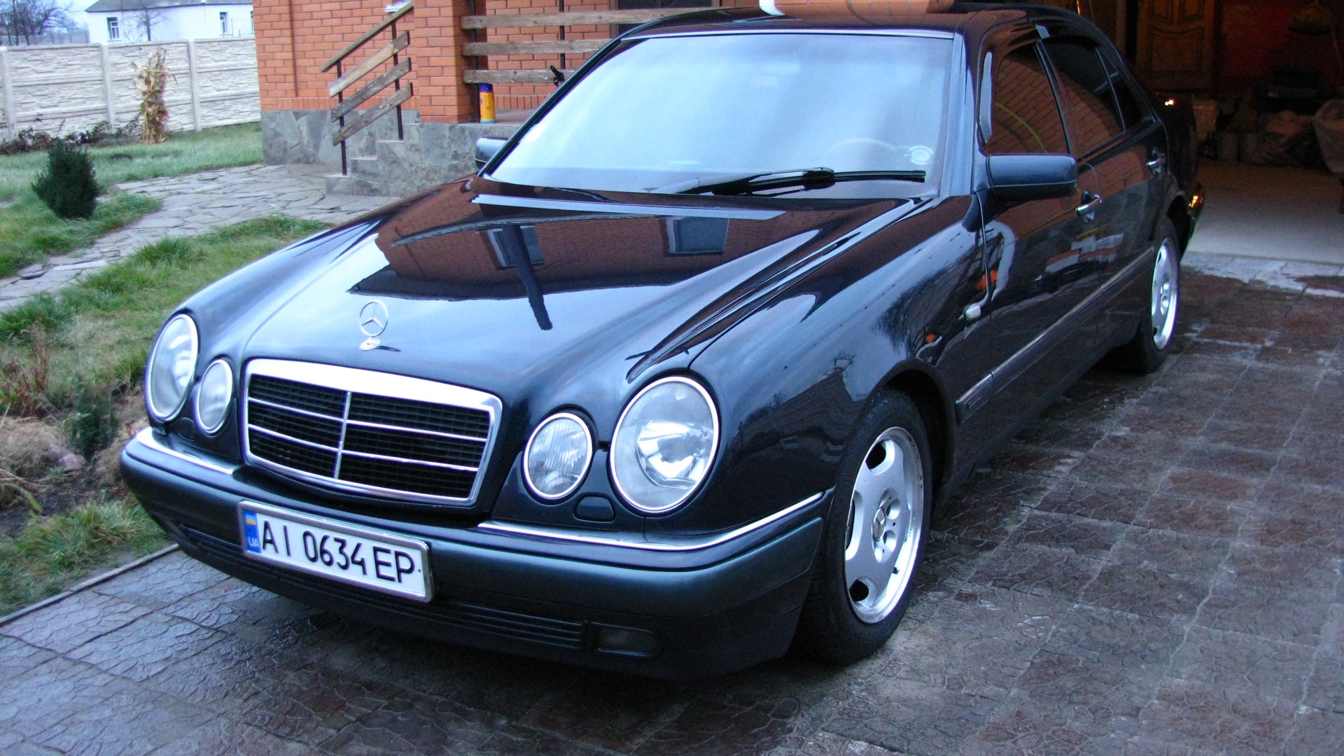 Mercedes-Benz E-class (W210) 4.3 бензиновый 1997 | E430 "Глазастий" V8 ...