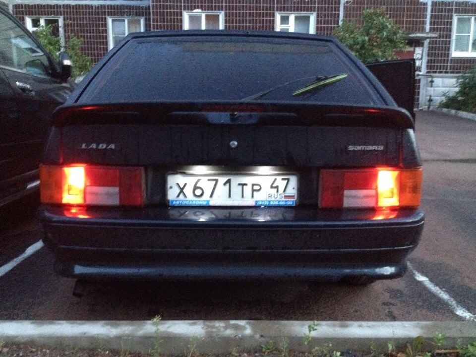 Заменил лампочки подсветки номерного знака. — Lada 2114, 1,6 л, 2007 ...