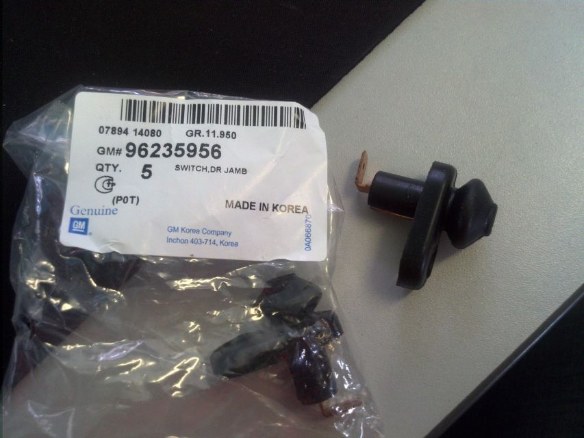 96235956 Концевой выключатель двери / Chevrolet 97~ GM | Запчасти на DRIVE2