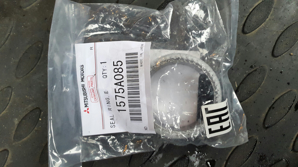 Замена графитового кольца — Mitsubishi Lancer X, 1,6 л, 2012 года ...