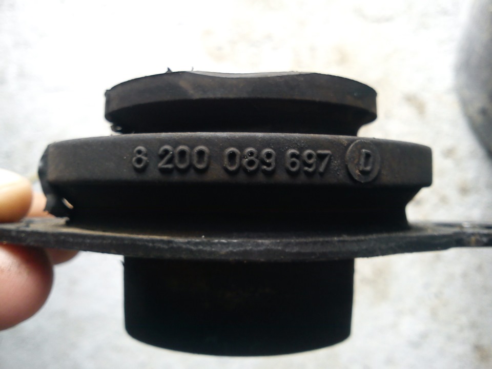 8200089697 Опора двигателя (мет, рез) RENAULT | Запчасти на DRIVE2