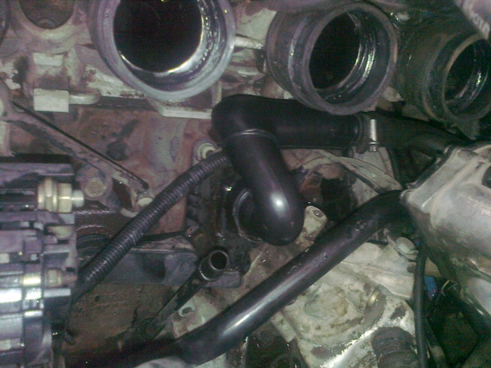 Патрубок рецеркуляции — Audi A4 (B5), 1,8 л, 1998 года | своими руками ...